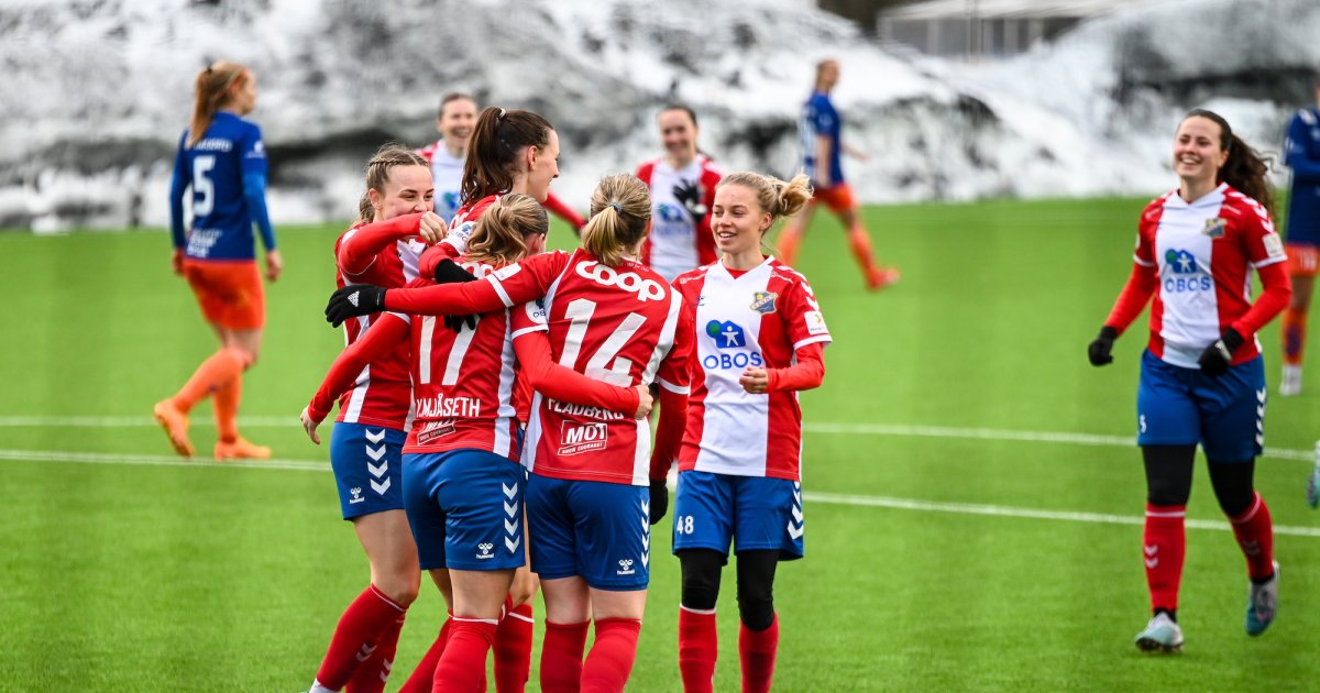 Jeg er fornøyd med mye vi gjør siste timen idag / Lyn Fotball Damer Jeg er fornøyd med mye vi gjør siste timen idag / Lyn Fotball Damer