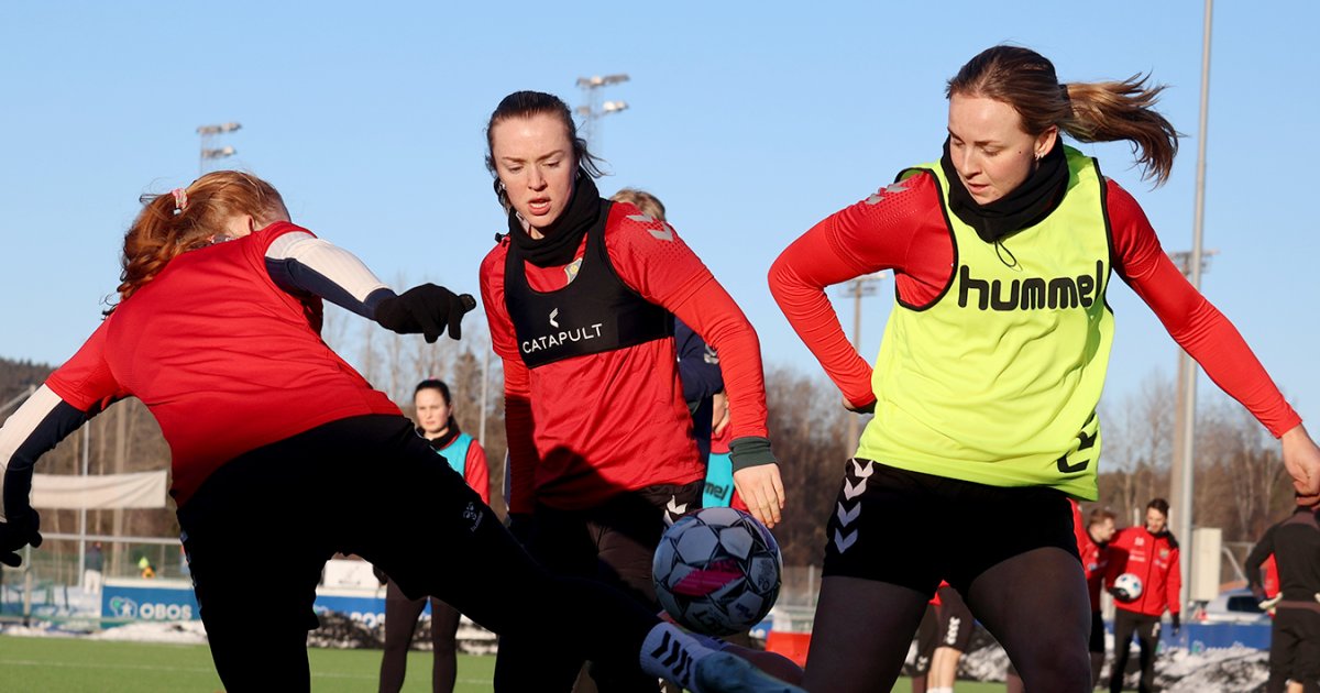 Før treningskampen mot LSK Kvinner / Lyn Fotball Damer